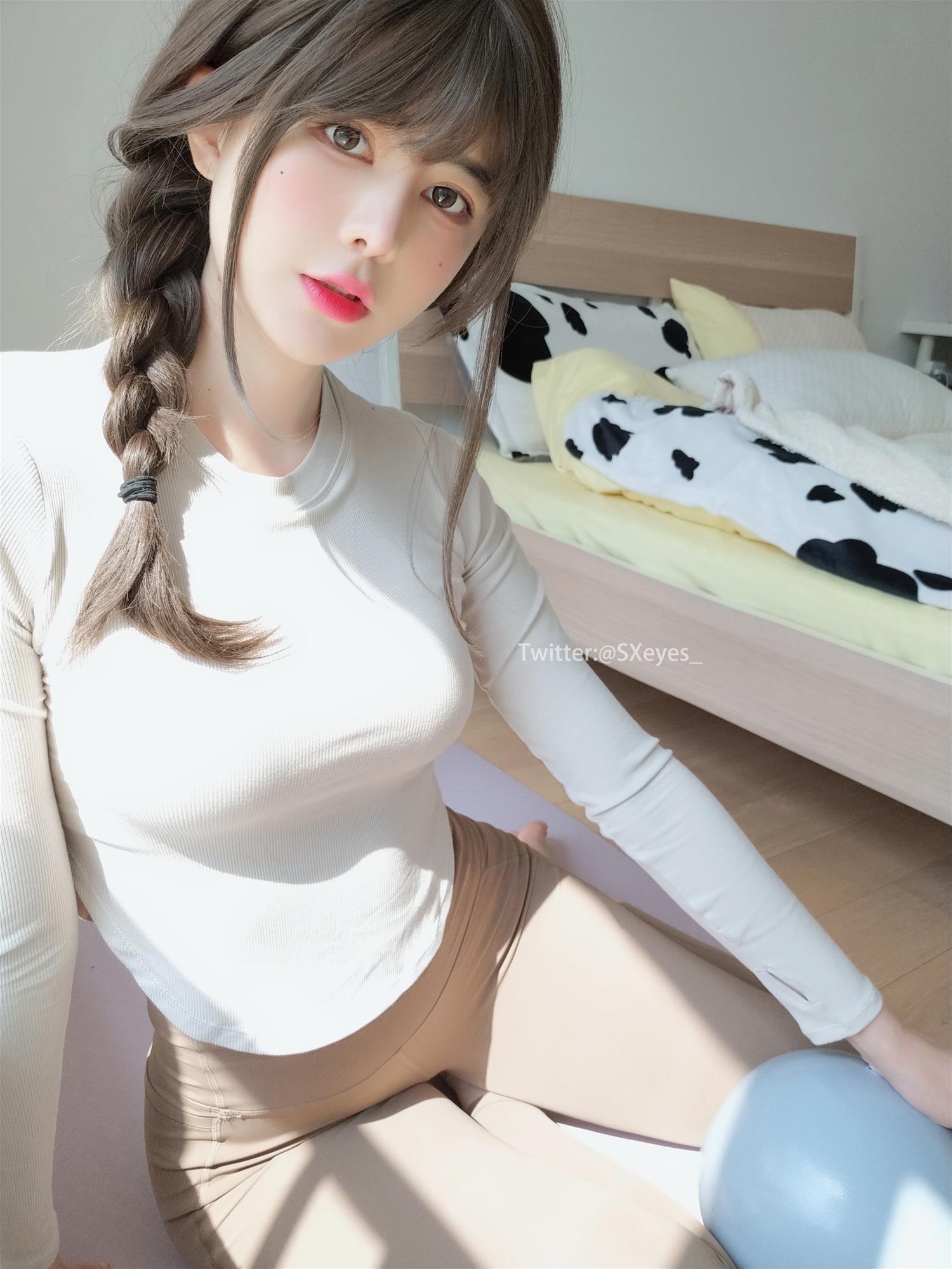 眼酱大魔王w Vol.32 瑜伽服 [32P-160MB] – 热力图